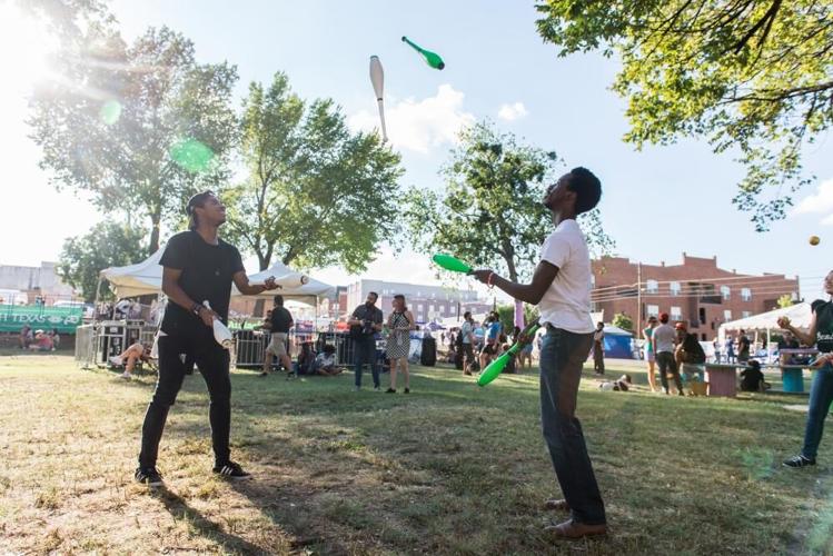 Oaktopia Atmosphere Mixes Traditional Festival-Style with Comfort | Arts & Life | ntdaily.com