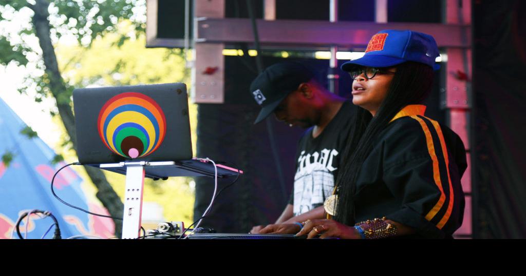 Erykah Badu rocks Oaktopia with old school mixes | Arts & Life | ntdaily.com