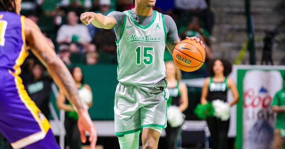 GALLERY: Rubin Jones, 'voice' of the men's basketball team, displays ...