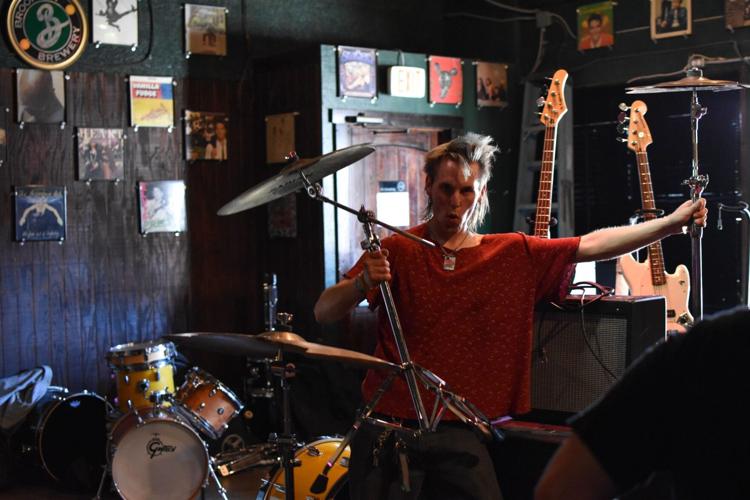 SXSW 2022: Denton twins-gone-musicians perform at SXSW | Arts & Life ...