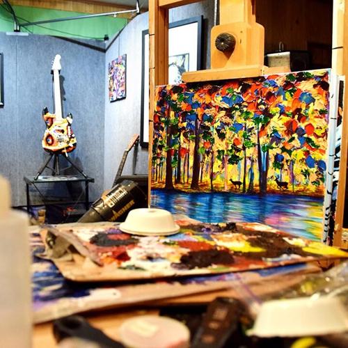 Artist finds creativity through his blindness | Arts & Life | ntdaily.com
