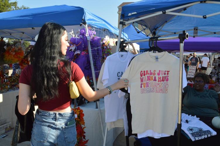 Denton’s Fall Market debuts on the Square | Arts & Life | ntdaily.com