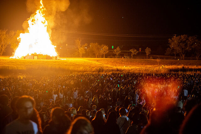 UNT bonfire lights up the night | Arts & Life | ntdaily.com