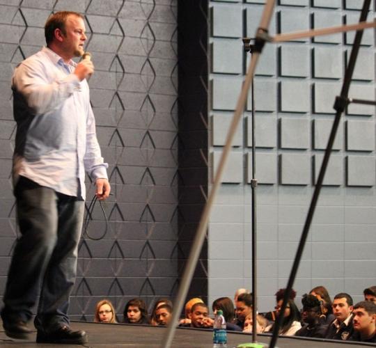 Former NFL player inspires BNI students with talk