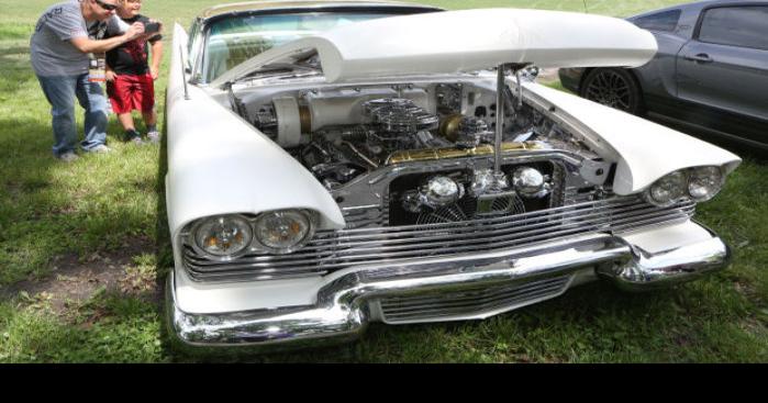 Crowds brave rain to see hot rods, classic cars and trucks in Crown Point