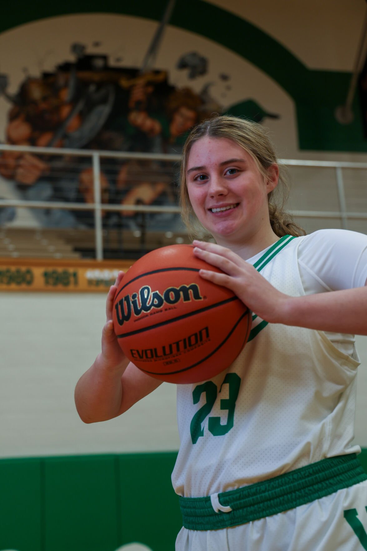 Lillian Barnes breaks Valparaiso's all-time scoring record