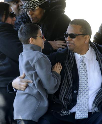 Hundreds mourn 'quiet warrior' Earl Harris