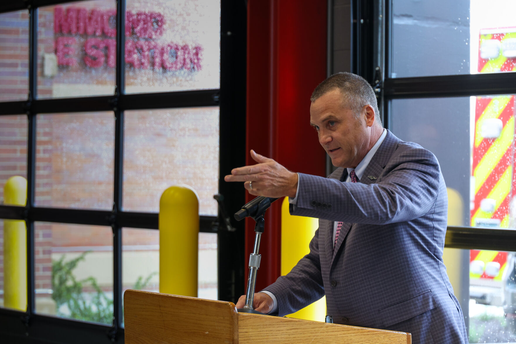 Hammond cuts ribbon on new fire station