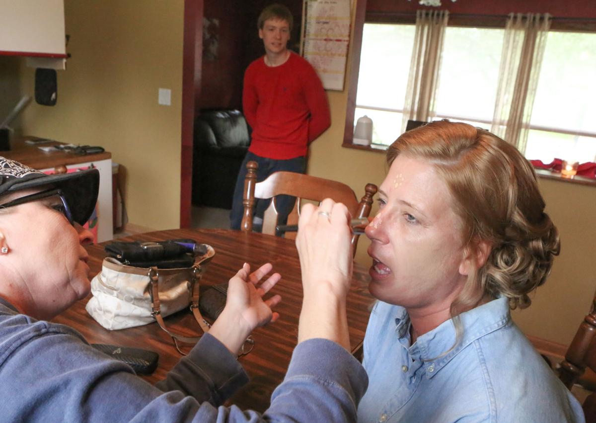 Son takes mom to Valpo prom | Lake County News | nwitimes.com