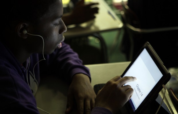 Hammond High students get Kuno tablets