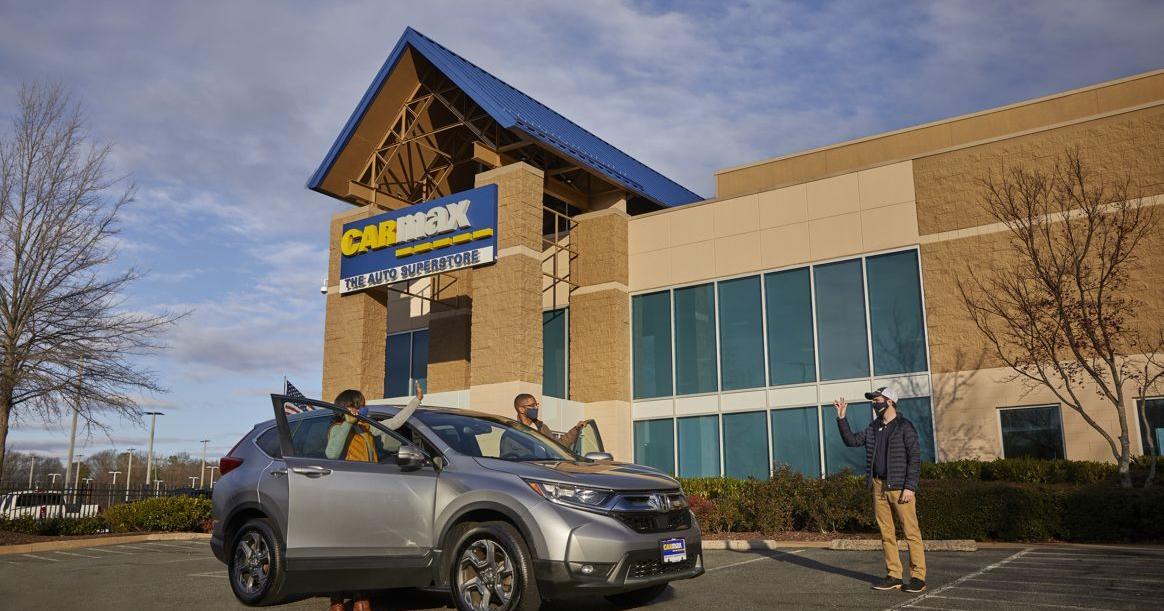 CarMax hiring 3,700 workers by year's end
