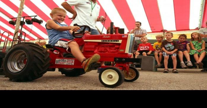 Kids power through pedal pull contest at Lake County Fair