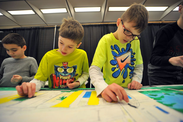 Bead Town artist shares his talent with kids