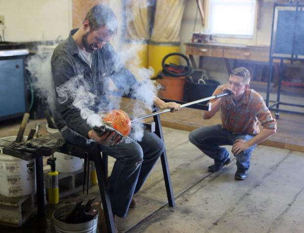 Glass blowing shop lights the fire in Valparaiso