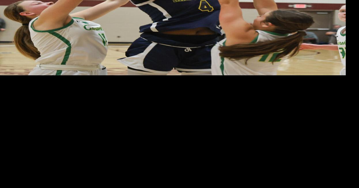 Laniah Davis leads Marquette Catholic into semistate finals