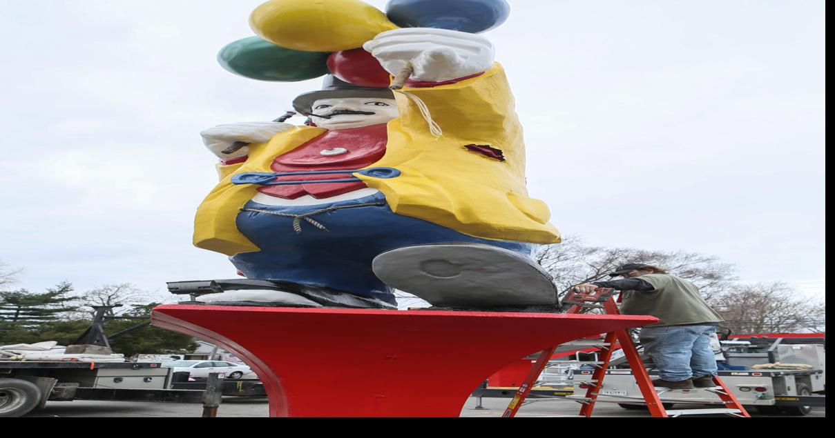 Iconic Reuben's hobo statue being auctioned off
