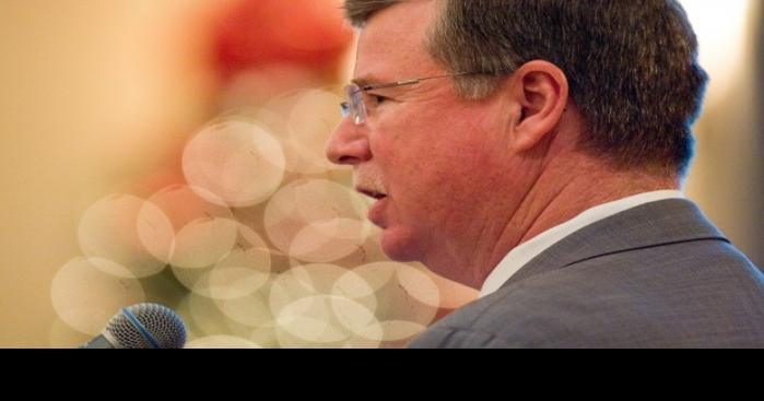 Mike Rippey speaks to Lakeshore Chamber