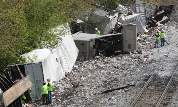 Crews work nonstop to clear train wreck in Gary | Gary News | nwitimes.com