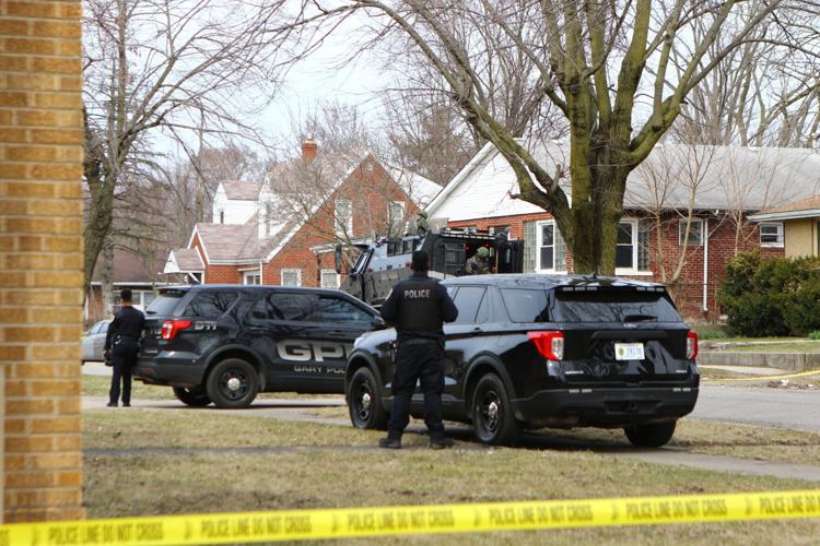 1 dead in Glen Park homicide; SWAT teams dispatched to scene