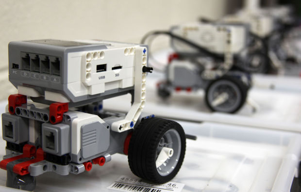 Ridge View fifth graders use Lego Robotics in classroom