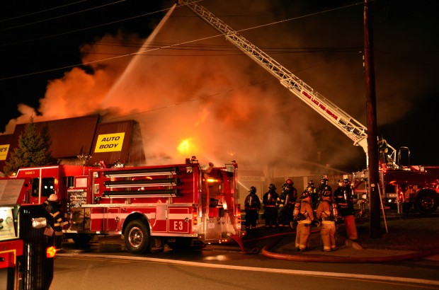 Fire breaks out at Cedar Lake auto body shop