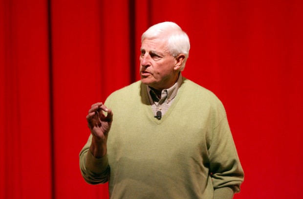 Legendary coach Bob Knight entertains crowd