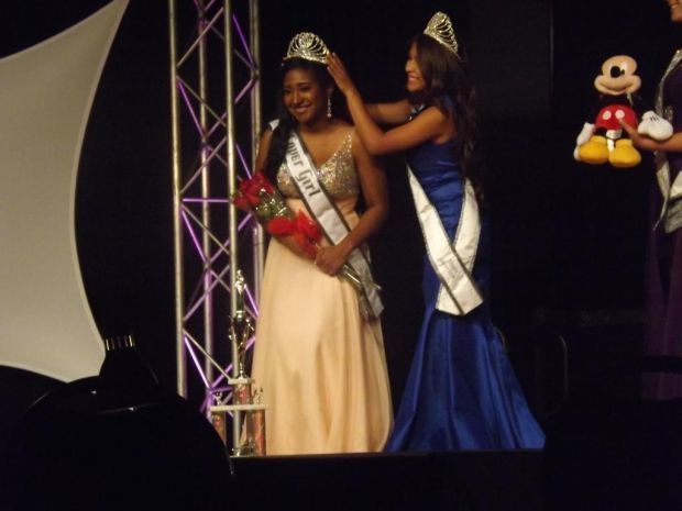 Lansing teen wins state pageant crown
