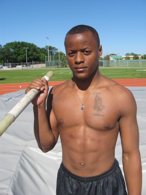 Valpo Vaulter Burnett Has An Affinity For The Air Valparaiso Vikings