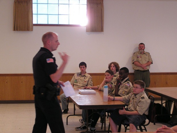 Munster officer talks to Scouts about staying safe