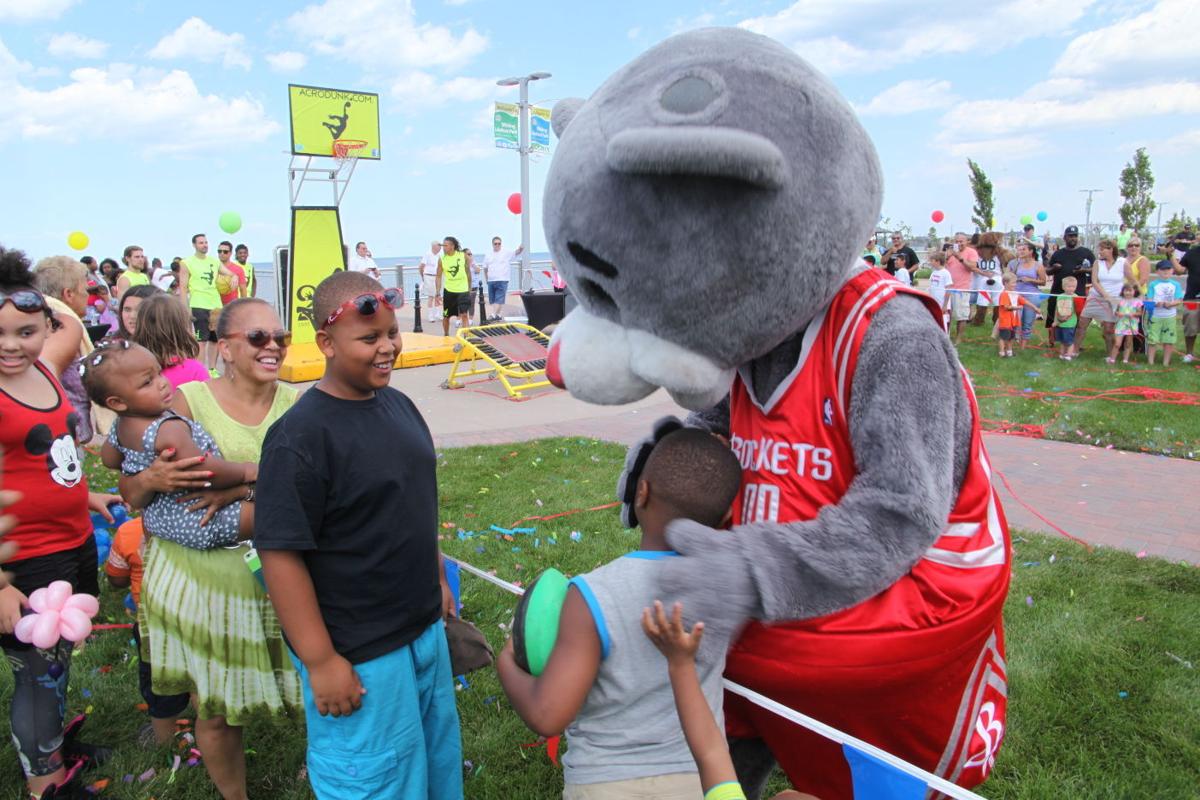 Spotlight put on mascots, kids | Lake County News | nwitimes.com