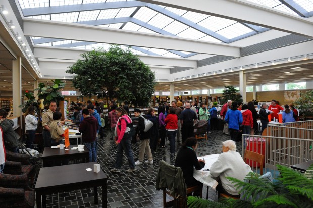 Lansing celebrates library renovation