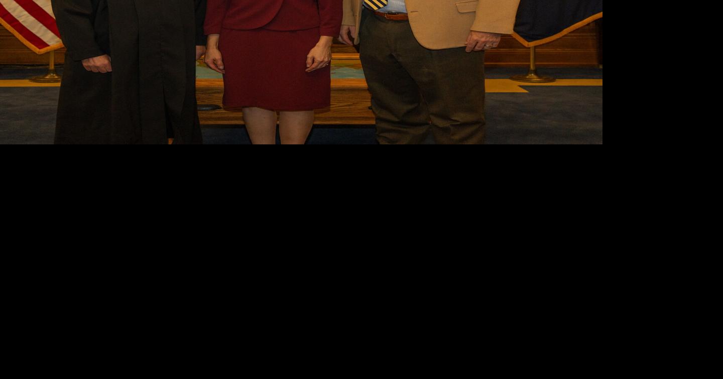 New Indiana comptroller takes oath of office at Statehouse ceremony