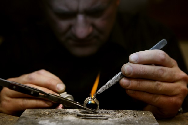 Credible buyers offer advantages to gold sellers, retailers say