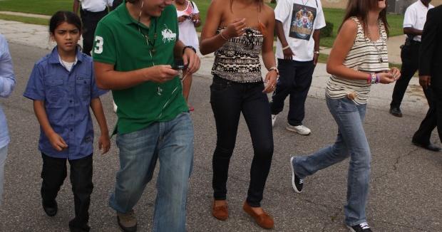 Michael Jackson mania continues with fans, family paying tribute