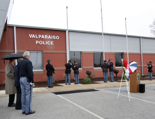 Valparaiso police receive thanks for their service