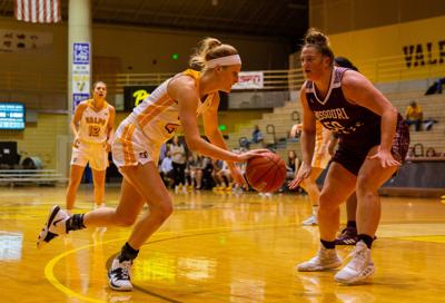 SPORTS DIGEST: Morrison's career high not enough against league-leading ...