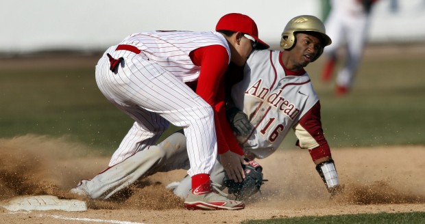 Andrean holds off Morton for victory