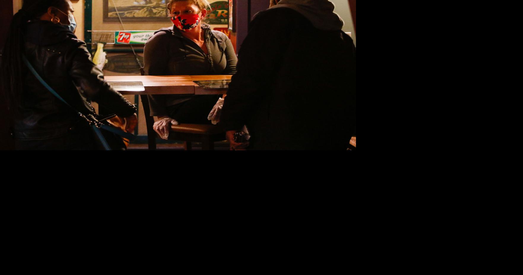 Indoor dining set to return Saturday in suburban Cook County, Chicago