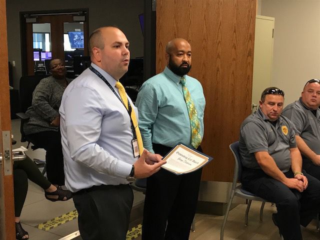 Robbery victim texts her way to safety. Lake County E-911 dispatcher ...