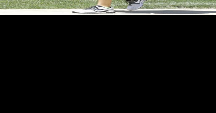 Bears' Chad Rempel, Brandon Hartson snap to it at training camp