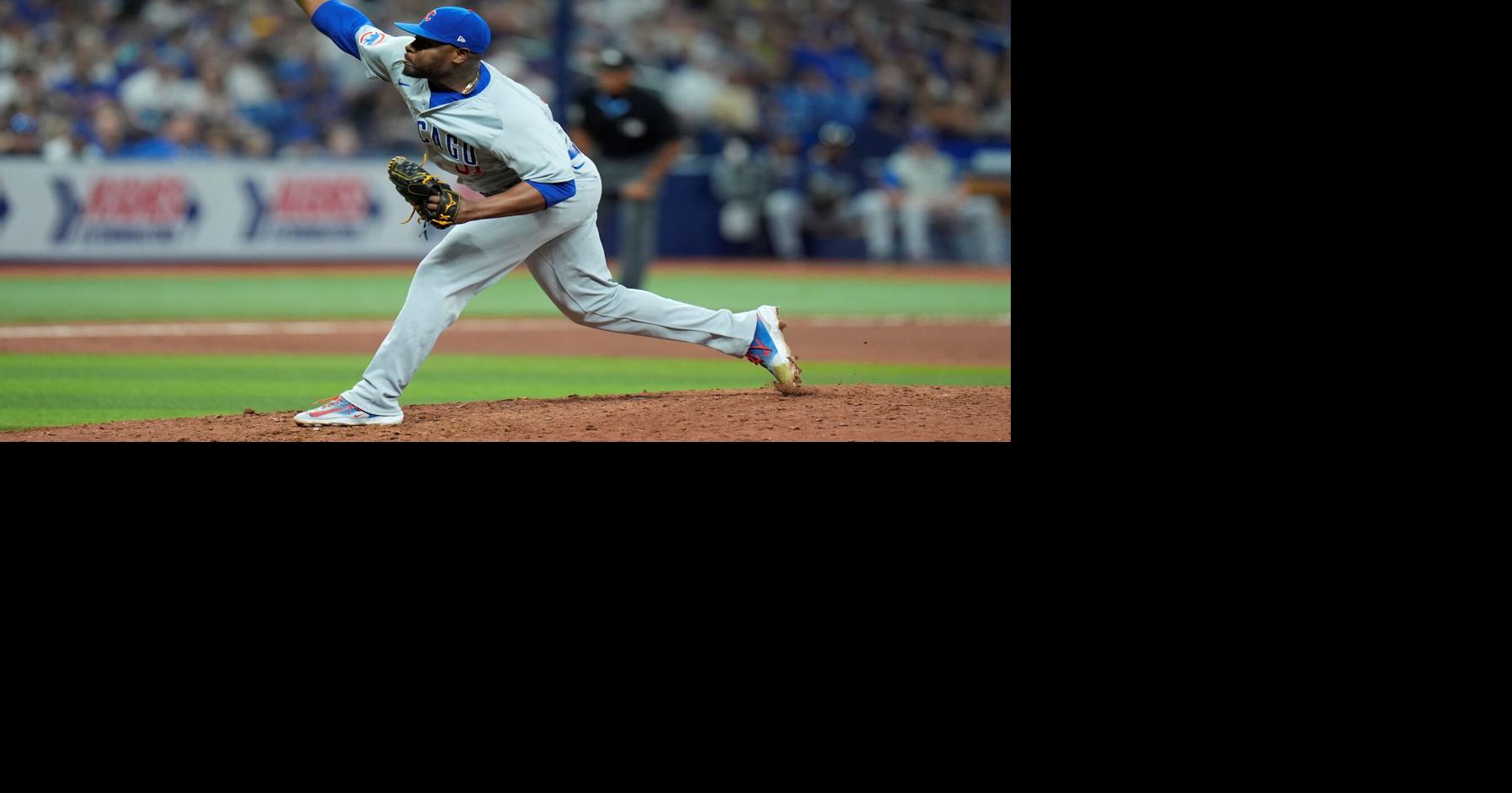 Cubs reliever Neris continues to navigate traffic on bases