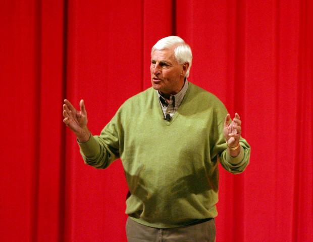 Legendary coach Bob Knight entertains crowd