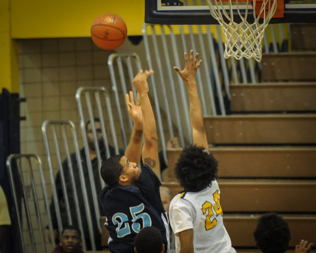 Thornwood beats Thornridge in boys basketball