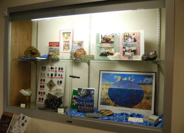 Fossils fuel interest in Crete library display