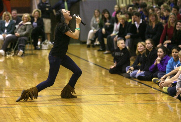 American Idol star says confidence key to stop bullying