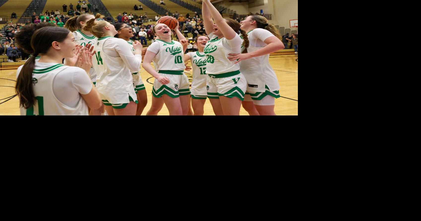 Cadynce Clark, Lillian Barnes help Valparaiso win sectional