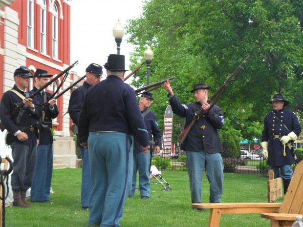 Re-enactment group teaches spectators about Civil War history