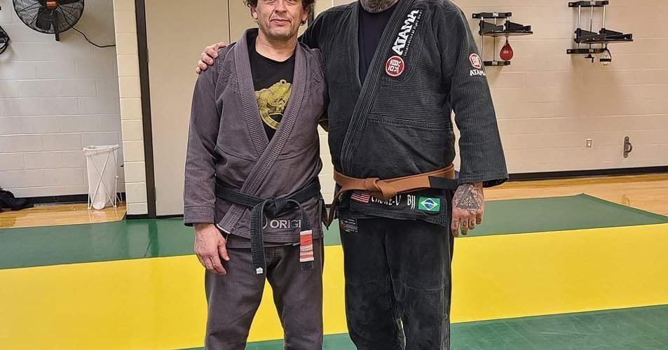 Police: MMA fighter on his way to see mom took down wanted man ...