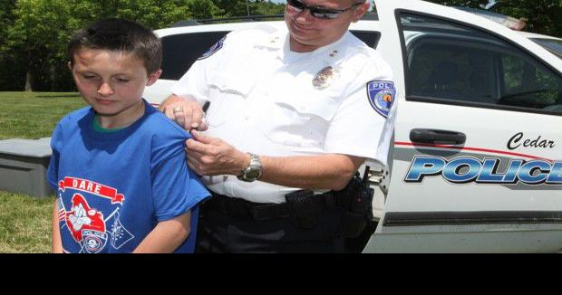 Cedar Lake police chief gives emotional farewell