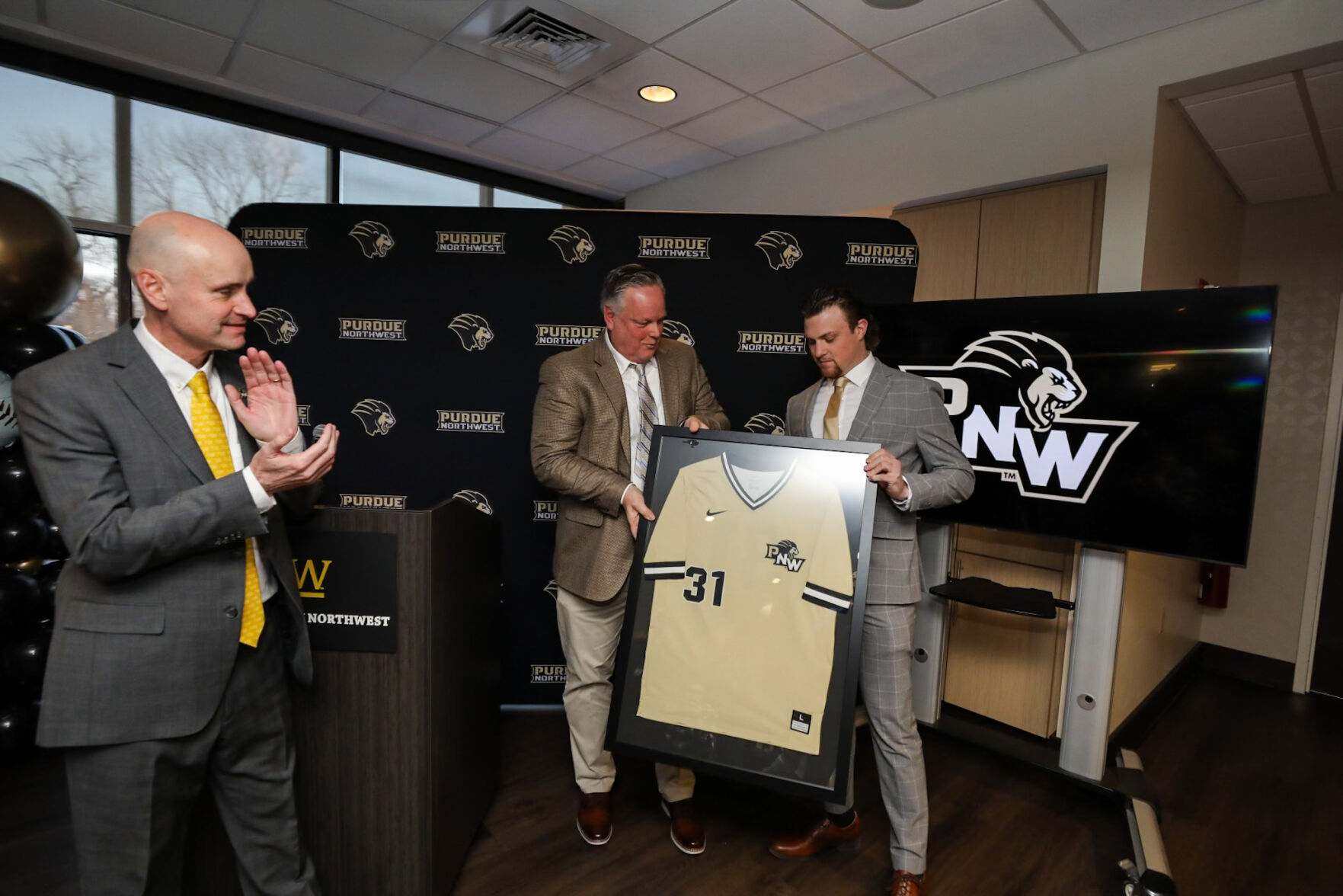 Seiya Suzuki back at spring training with Cubs after WBC